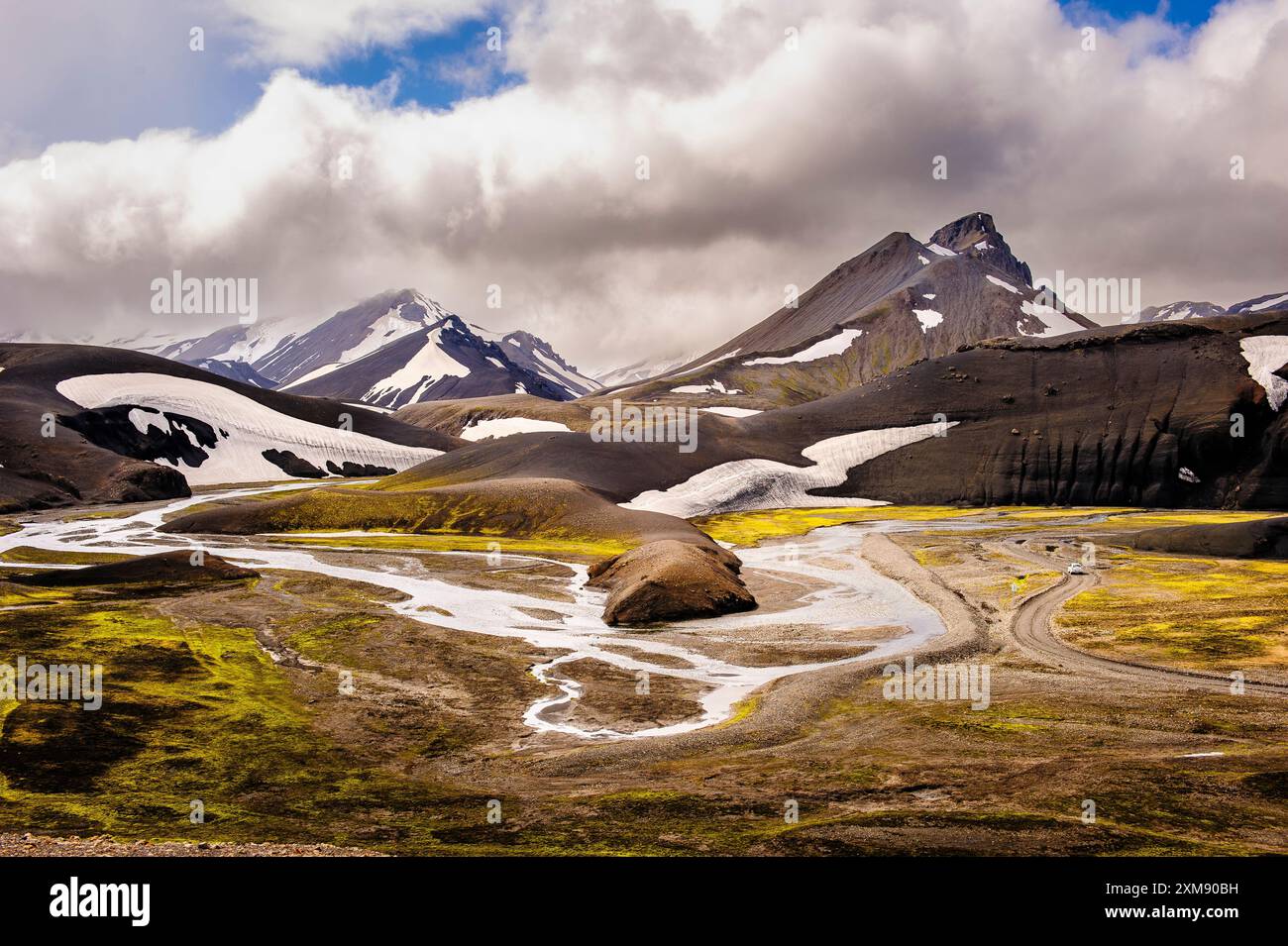 Beautiful summer barren dramatic Iceland road trip landscape, 4x4 ...