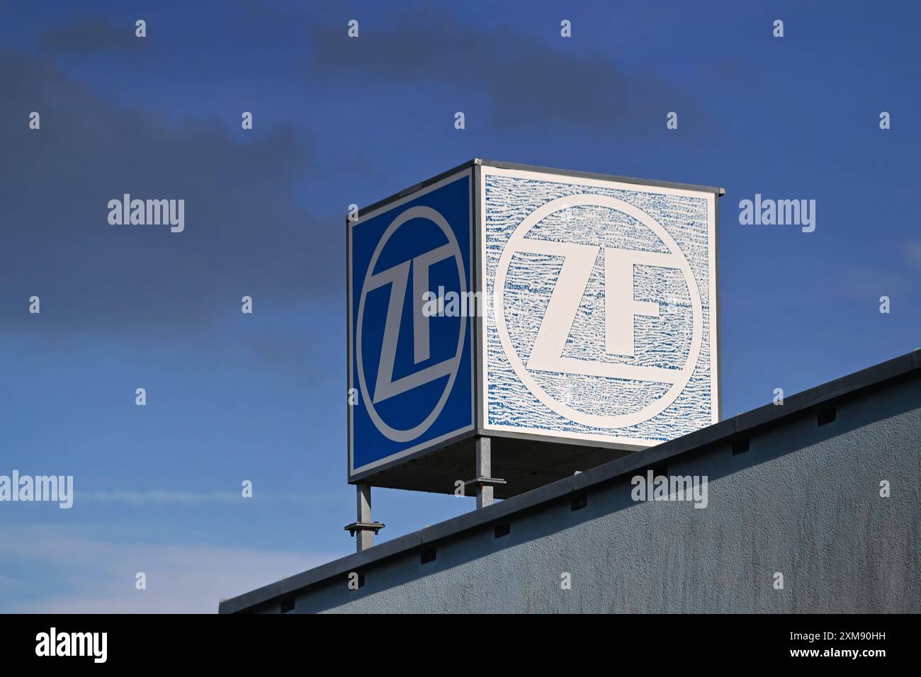Zf logo hi-res stock photography and images - Alamy
