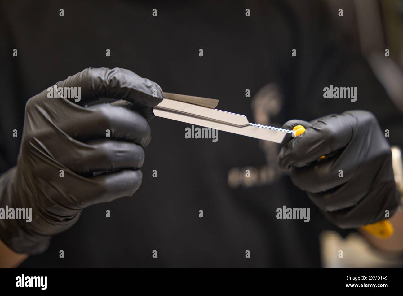 Hands straight razor hairdresser in hi-res stock photography and images ...