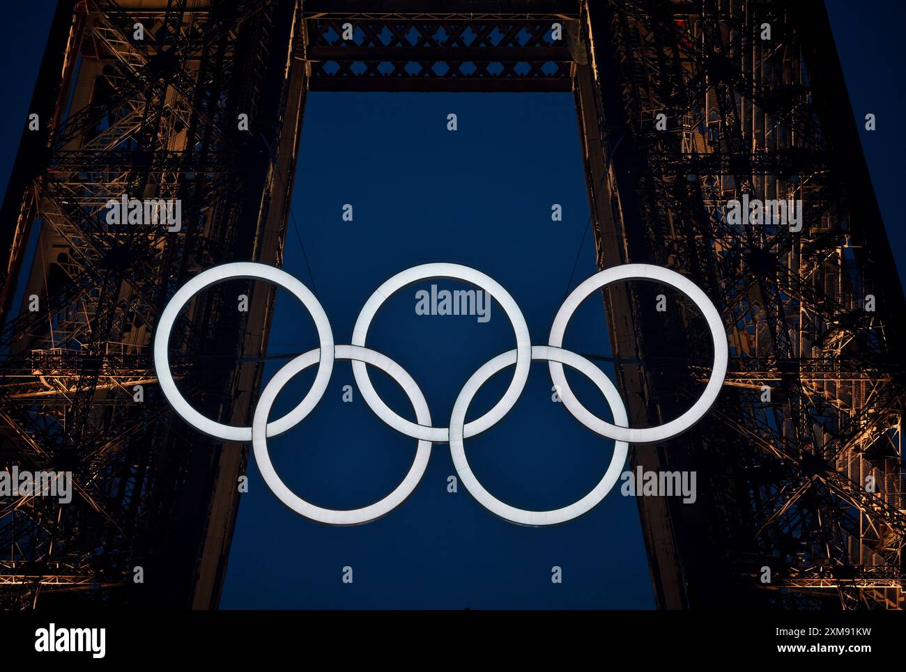 A general view of the Eiffel Tower and the Olympic Rings during the ...