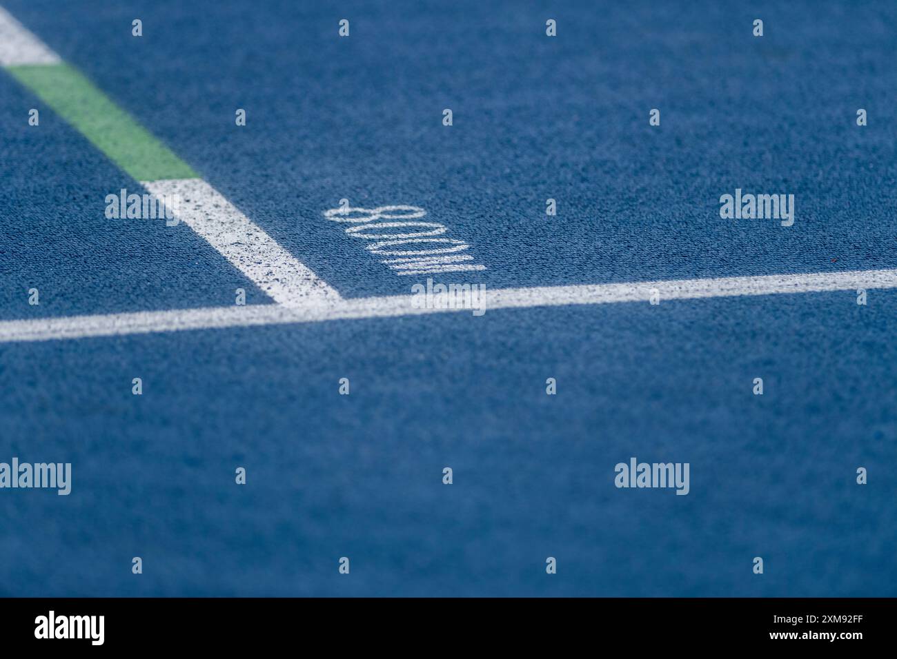 Track field 800 start hi-res stock photography and images - Alamy