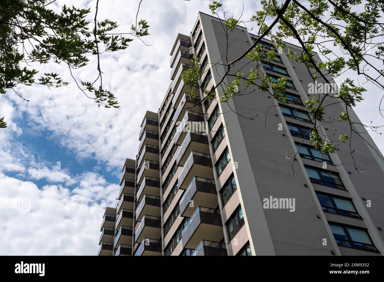 Nondescript buildings hi-res stock photography and images - Alamy