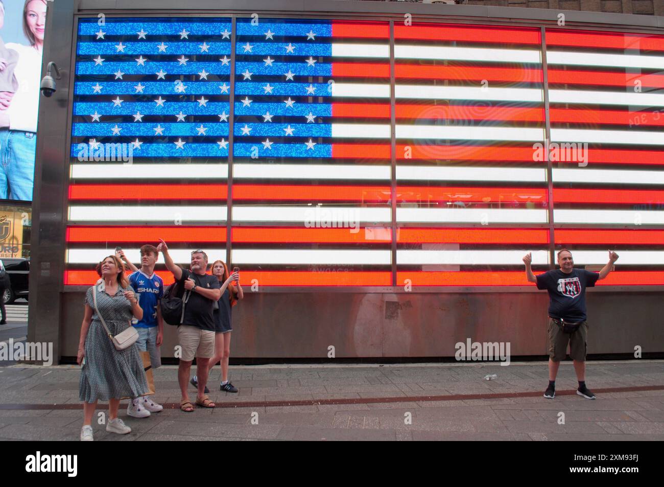 American flag installation hi-res stock photography and images - Alamy