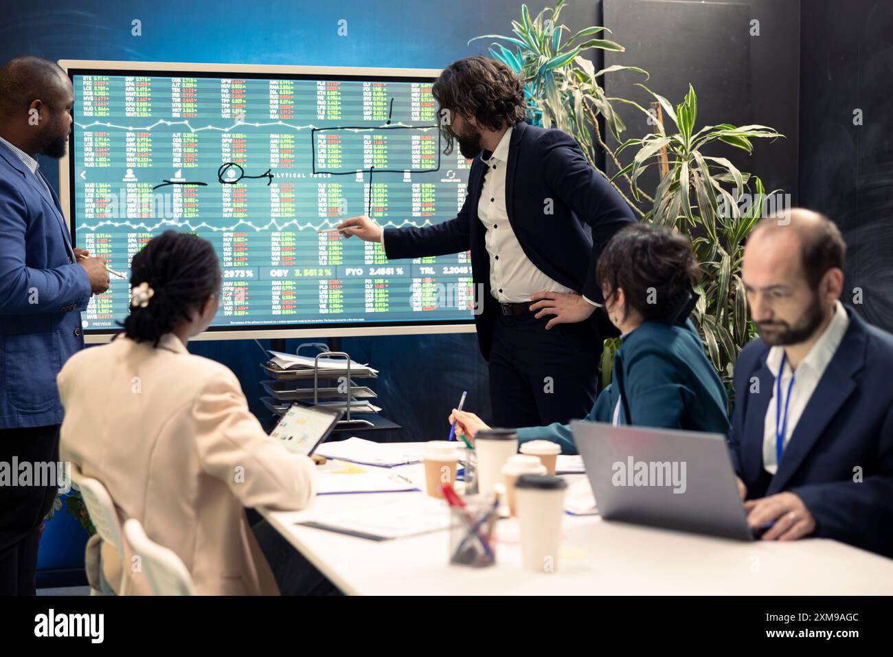 Important updates for employees hi-res stock photography and images - Alamy