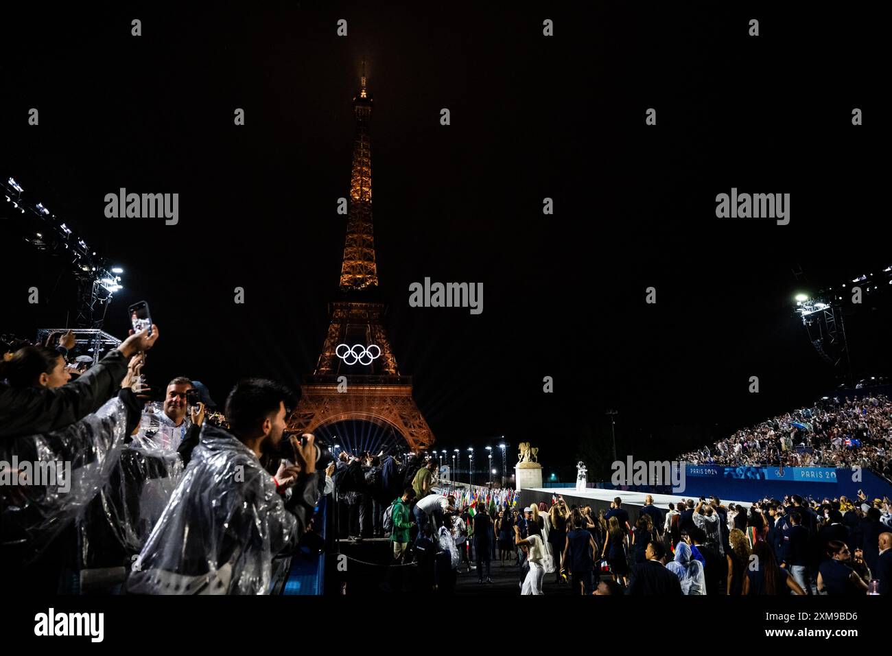 Paris, France. 26th July, 2024. 240726 The Olympic flag arrives at ...
