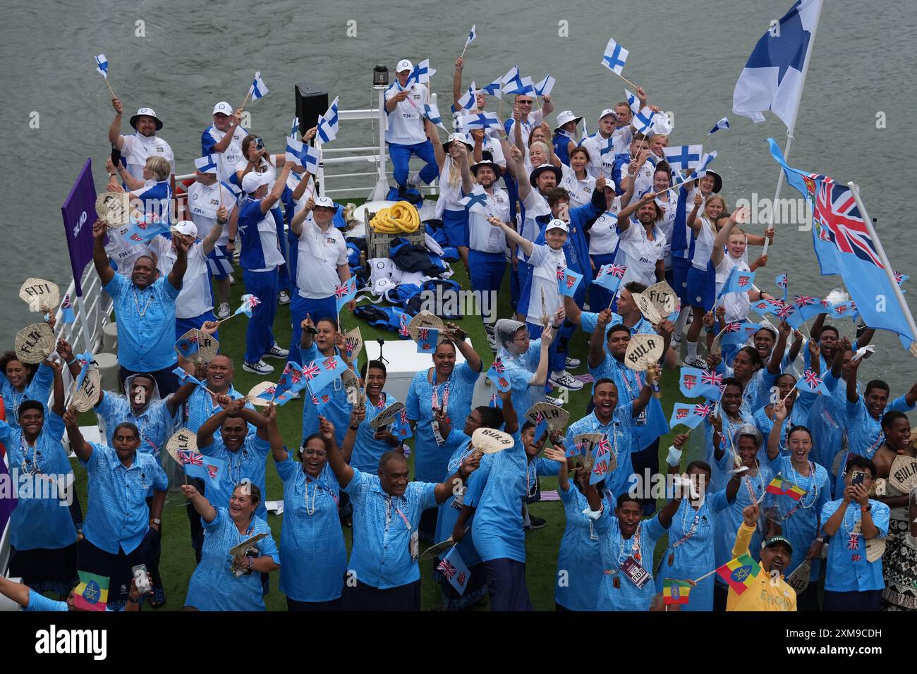 (240726) -- PARIS, July 26, 2024 (Xinhua) -- Members of the delegations ...