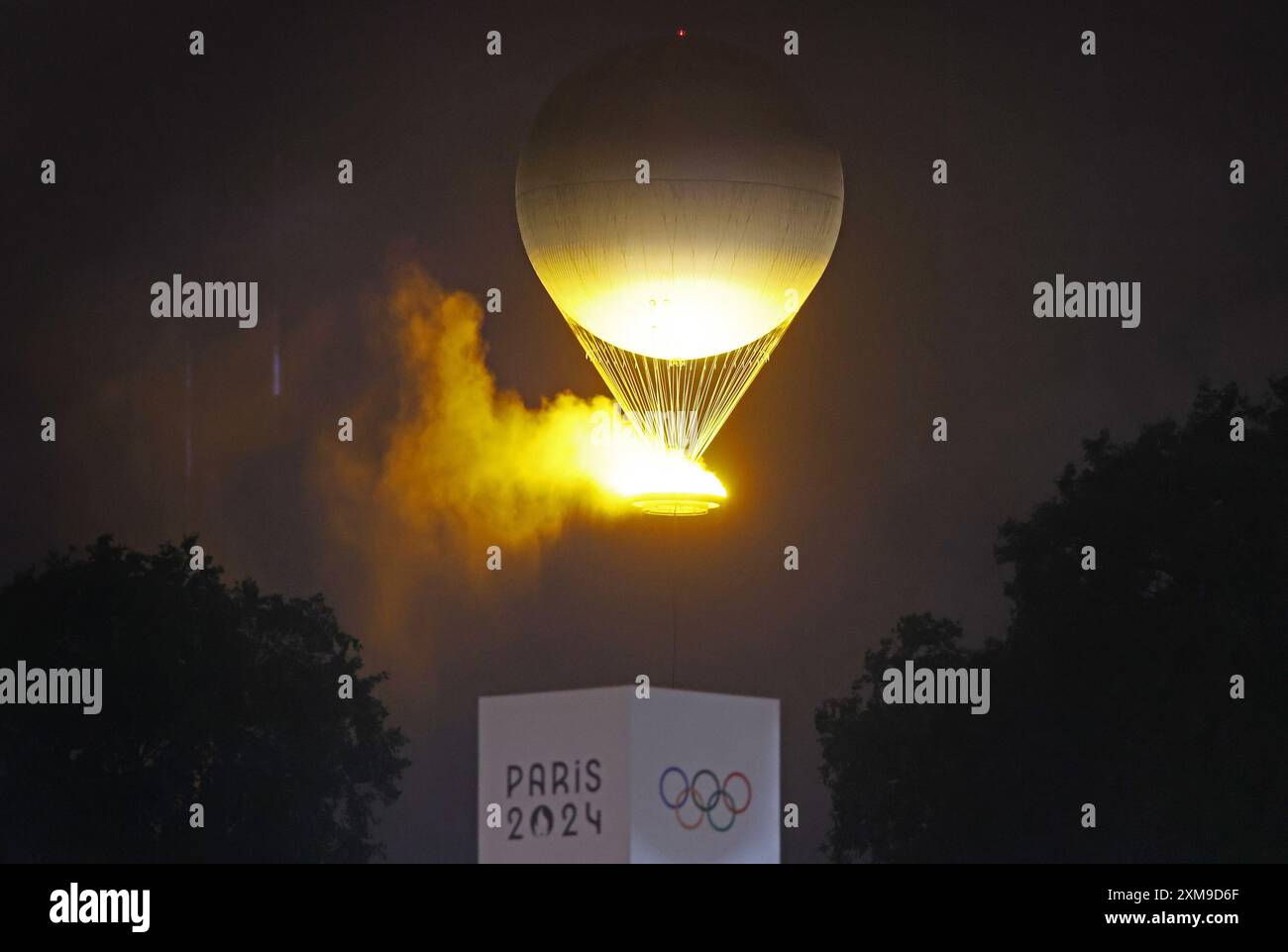 Paris, France. 26th July, 2024. A hot air balloon carrying the Olympic ...