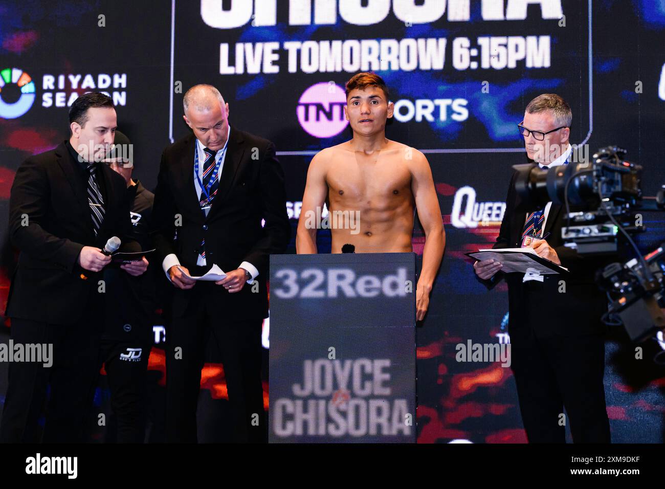 Boxing gomez hi-res stock photography and images - Alamy