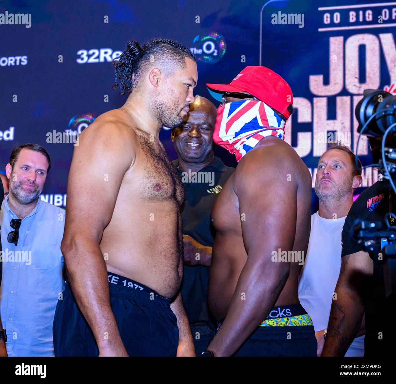 Heavyweight boxer derek chisora hi-res stock photography and images - Alamy