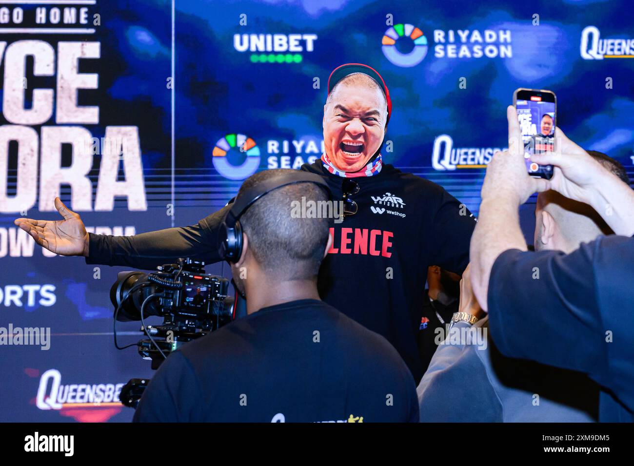 LONDON, UNITED KINGDOM. 26 Jul, 24. Derek Chisora wears a Zhilei Zhang ...