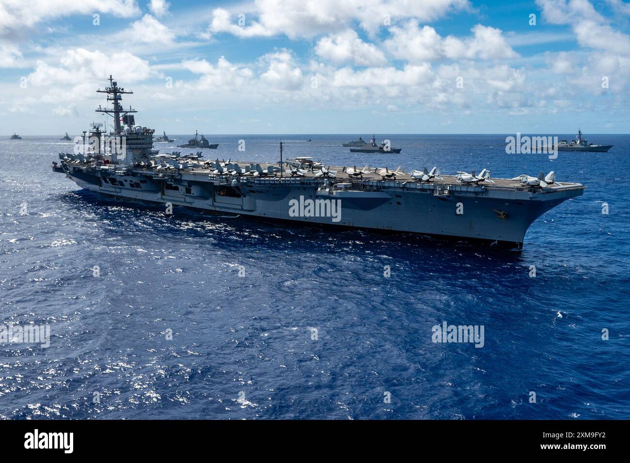 Nimitz-class aircraft carrier USS Carl Vinson (CVN 70) sails in ...