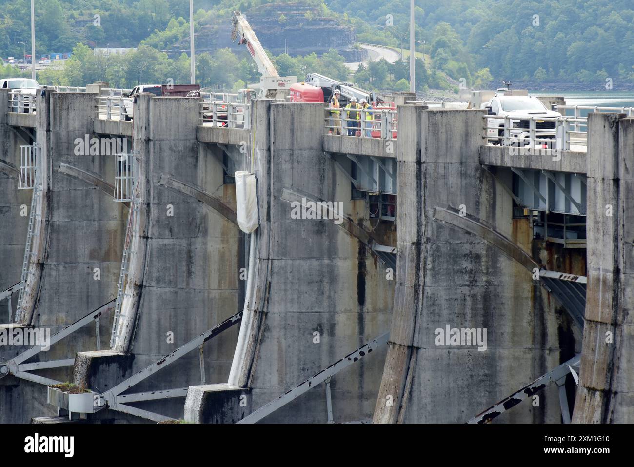 Spillway gates replacement project hi-res stock photography and images ...
