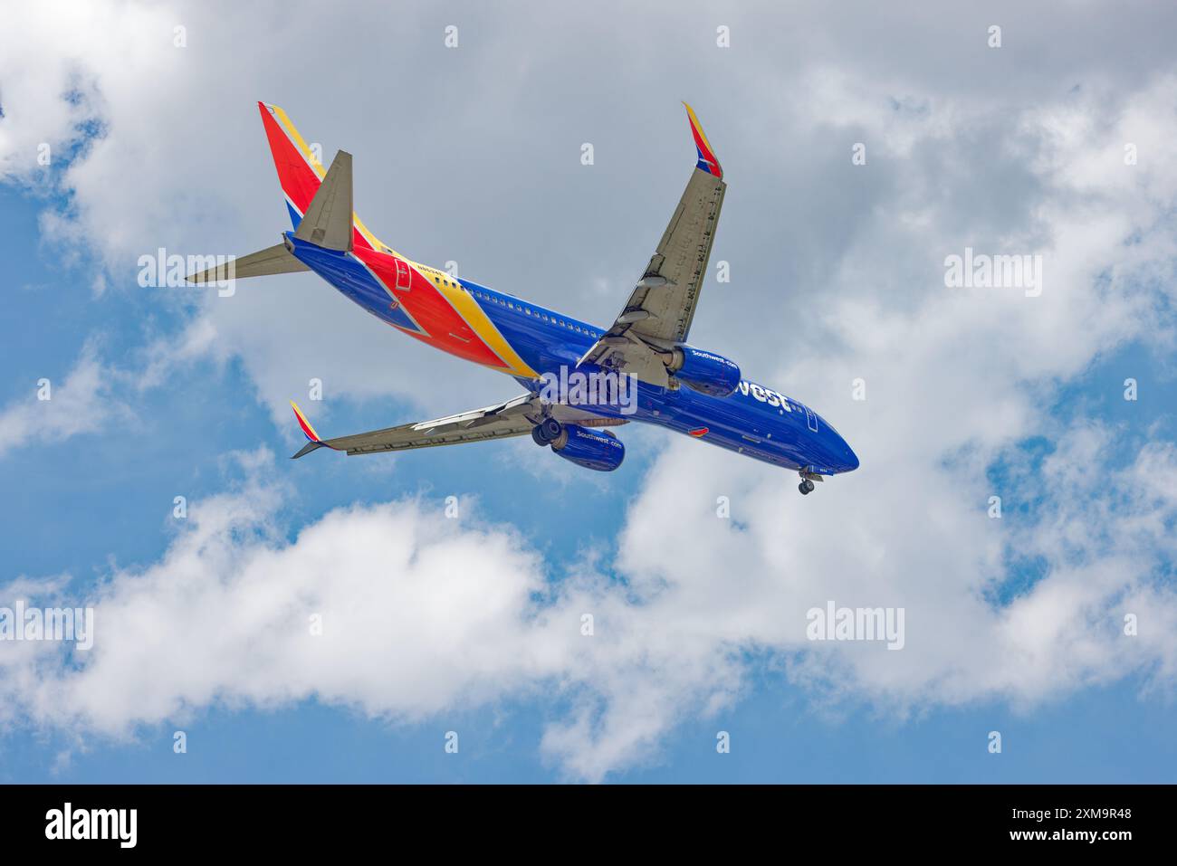 Southwest 8694 : A Southwest Airlines (WN) Boeing 737-800 approaches ...