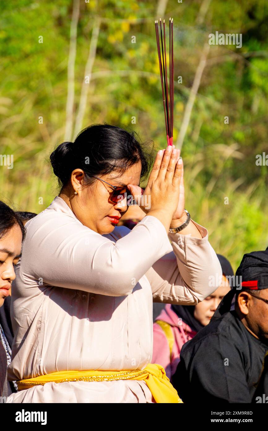 Javanese people pray during the Larungan ceremony on Mount Kelud Stock ...
