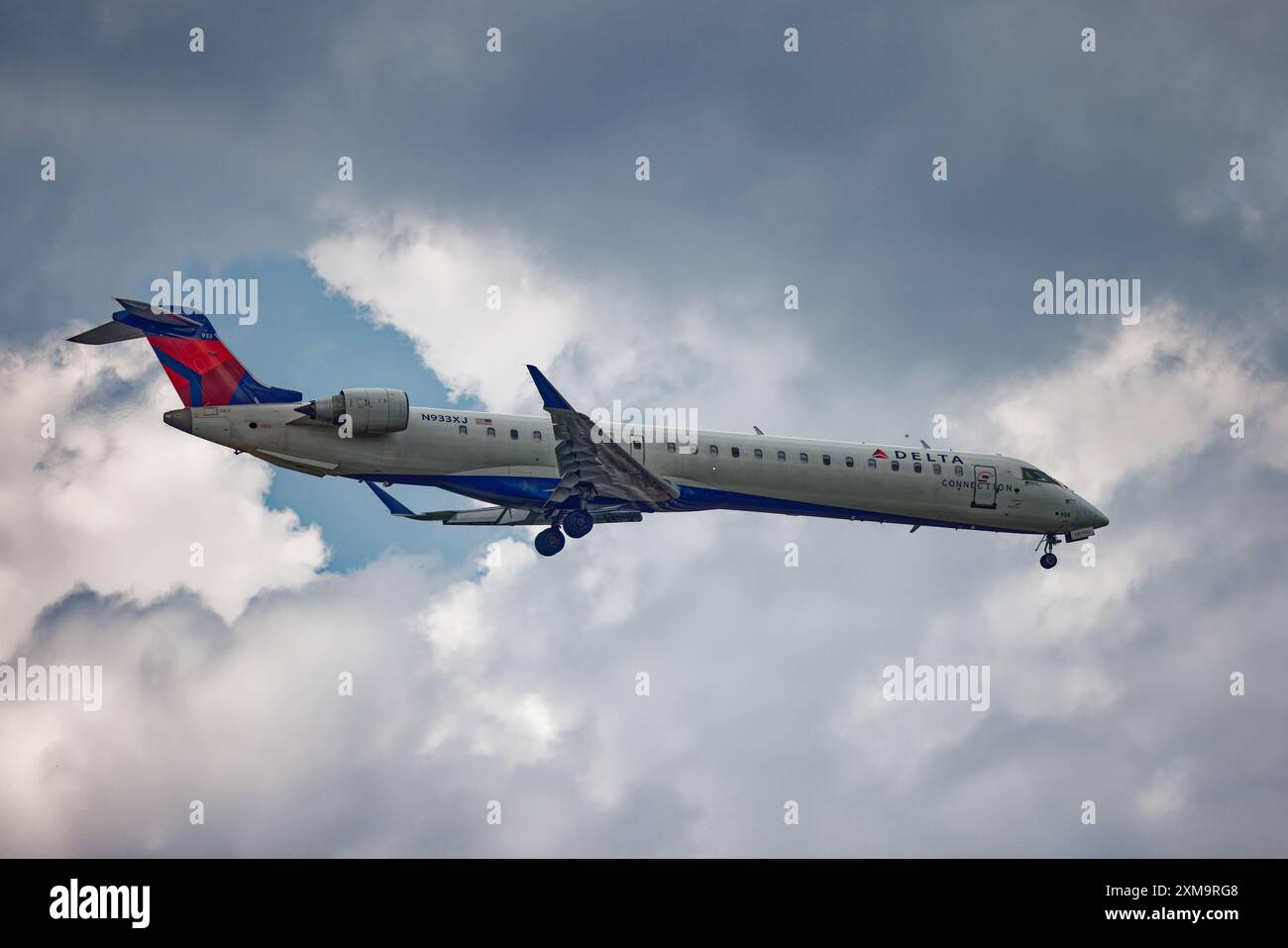 Delta Connection 933 : A Delta Connection (DL) Bombardier CRJ-900 ...