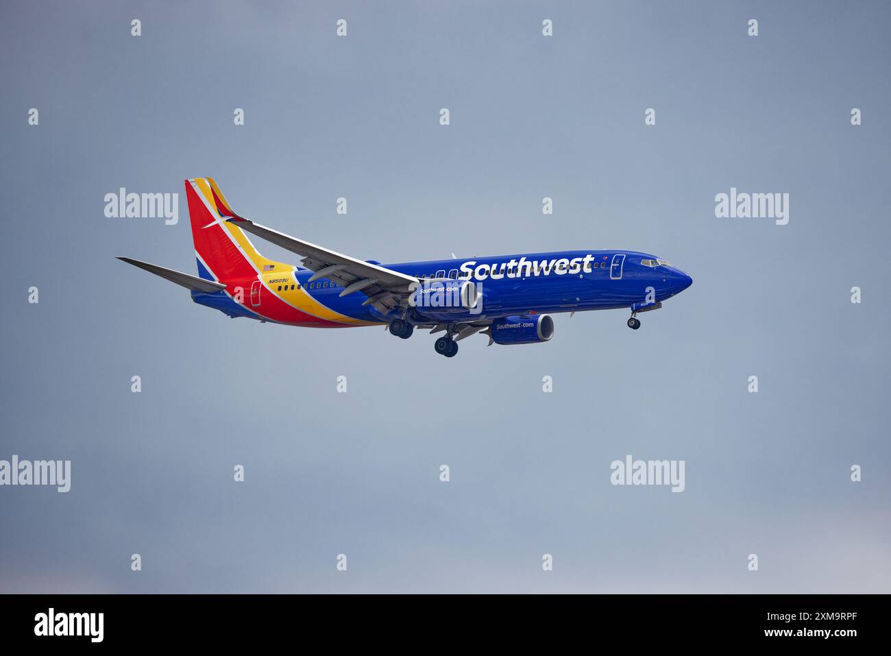 Southwest 8509 : A Southwest Airlines (WN) Boeing 737-800 approaches ...