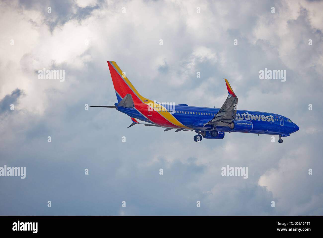 Southwest 8509 : A Southwest Airlines (WN) Boeing 737-800 approaches ...