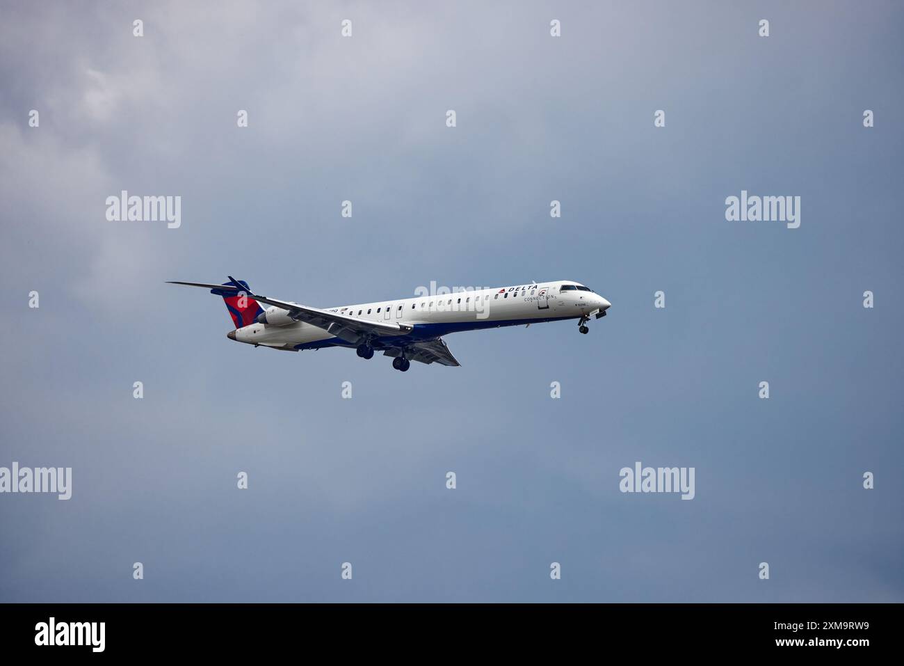 Delta Connection 15298 : A Delta Connection (DL) Bombardier CRJ-900 ...