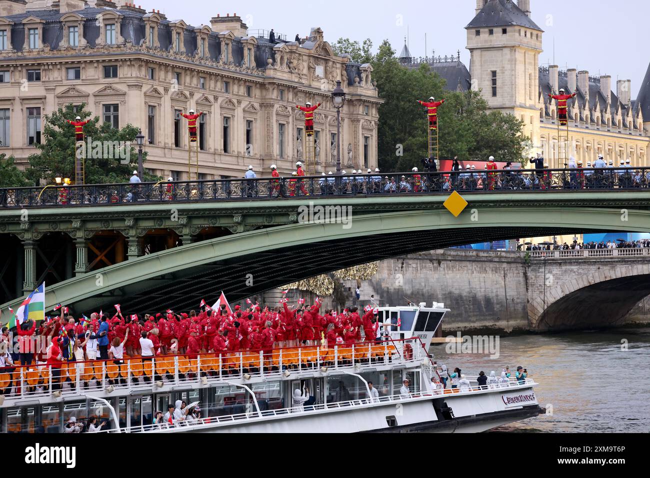 Canadian olympic team on seine river hi-res stock photography and ...