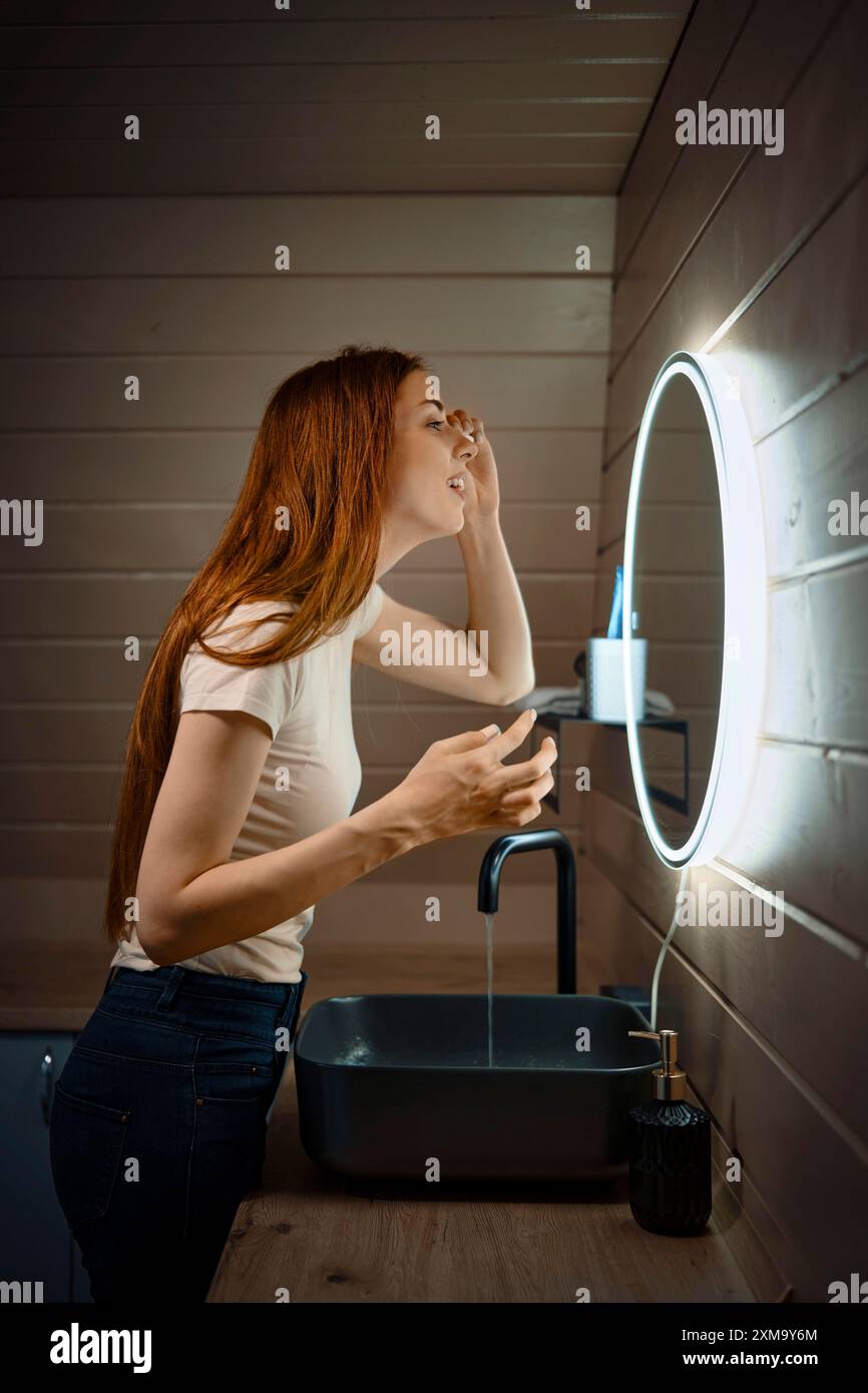 Female washroom hi-res stock photography and images - Alamy