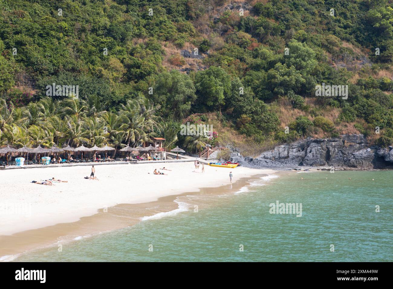Cat Co Beach and the karst rocks of Lan Ha Bay, Cat Ba Island, Halong ...