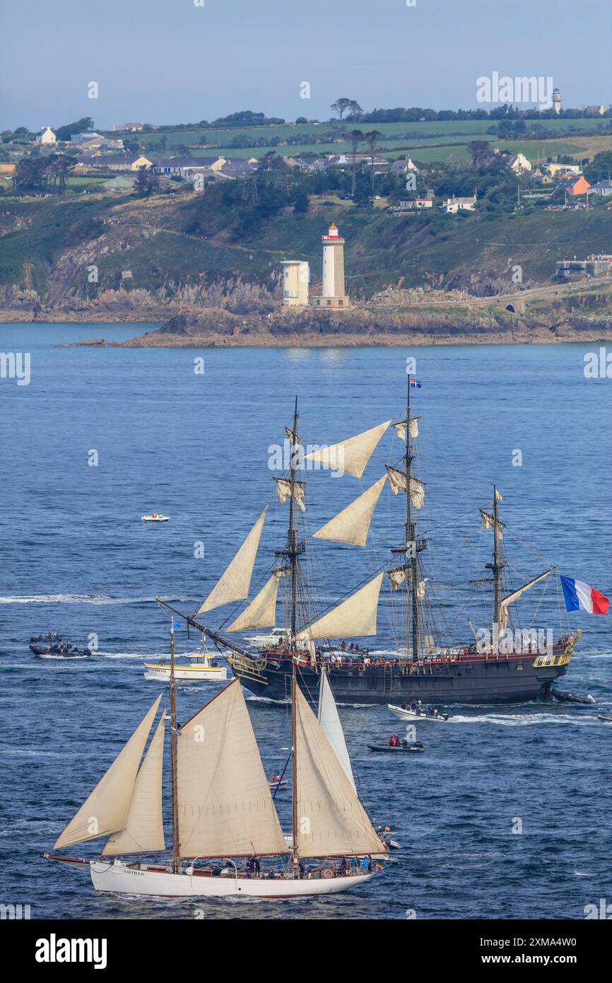 Three-masted Etoile du Roy, replica of a corsair frigate from 1745 ...