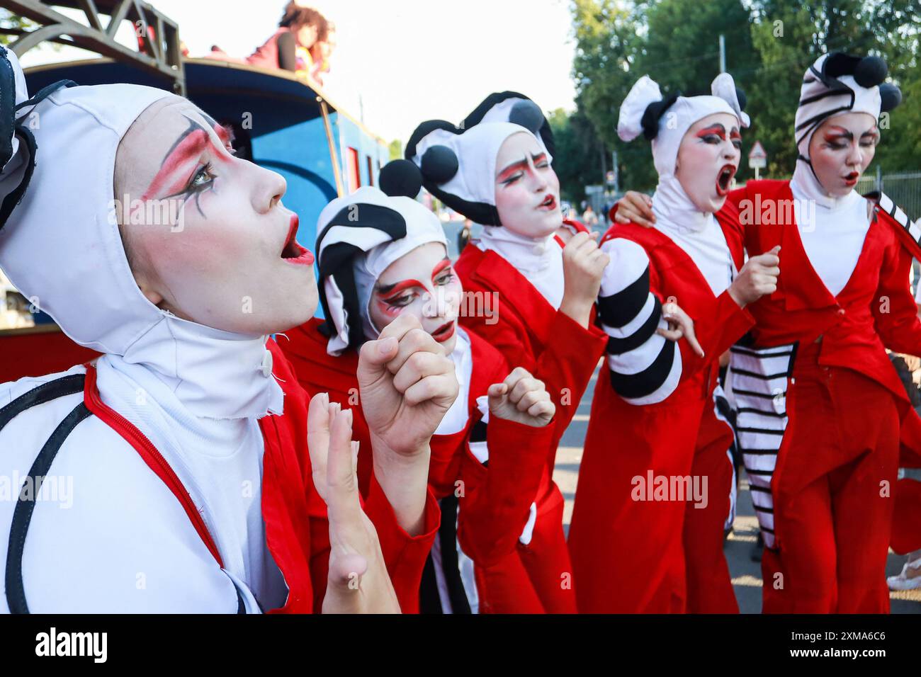 St. Petersburg, Russia. 26th July, 2024. Giant puppet performers in ...