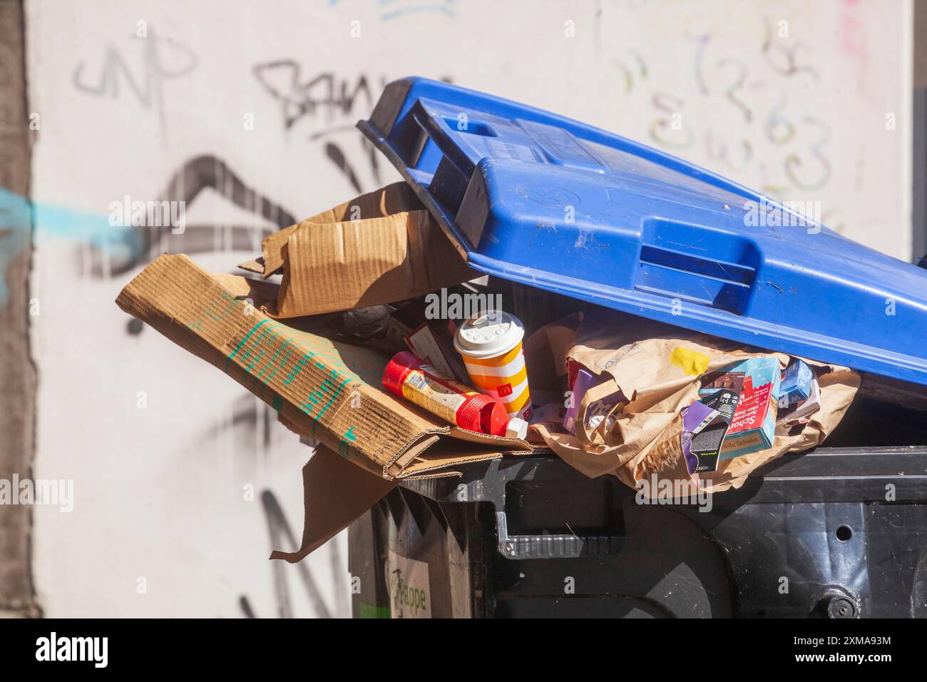 Overfilled rubbish container hi-res stock photography and images - Alamy