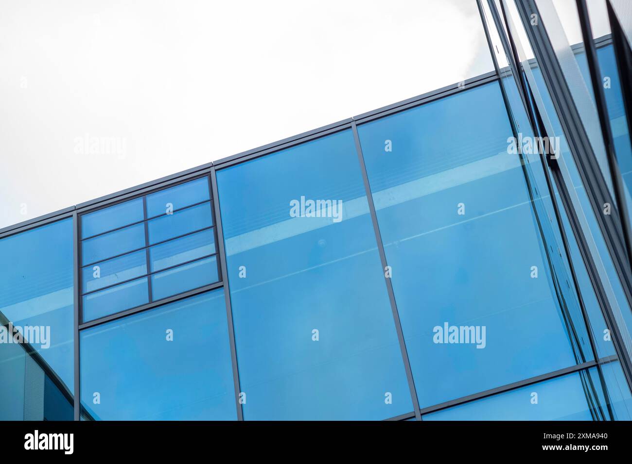Blue glass panels hi-res stock photography and images - Alamy
