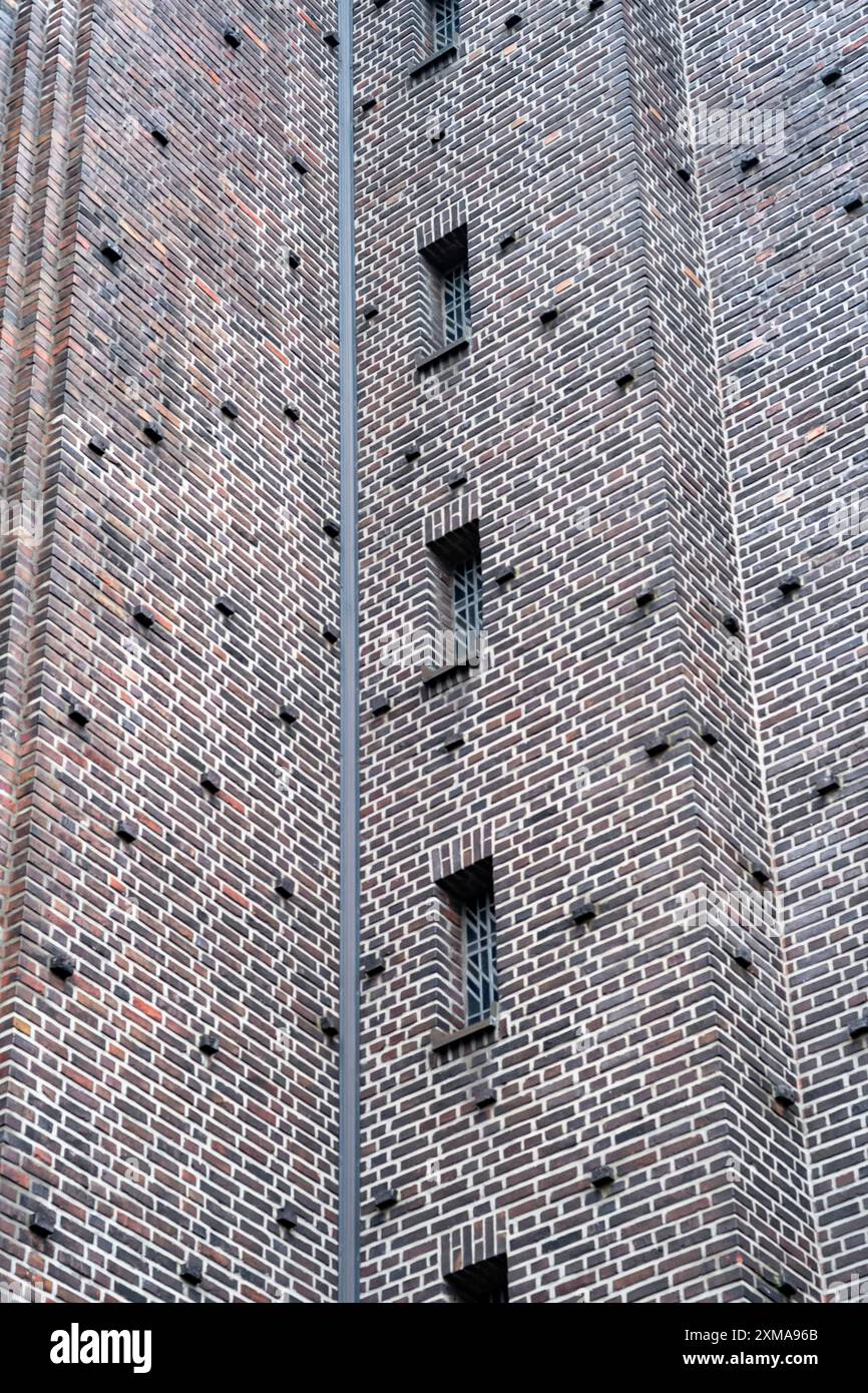 Dark brick pattern hi-res stock photography and images - Alamy