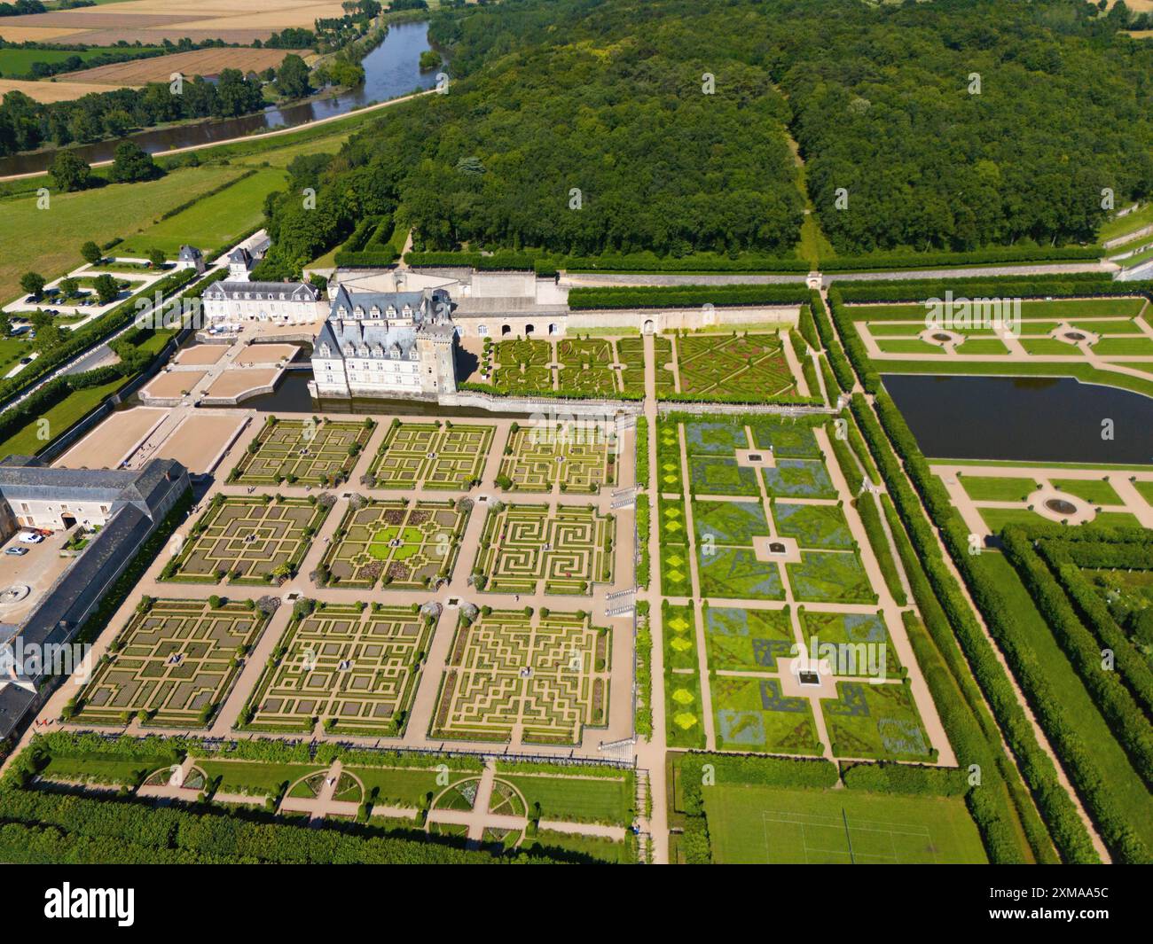 Villandry labyrinth hi-res stock photography and images - Alamy