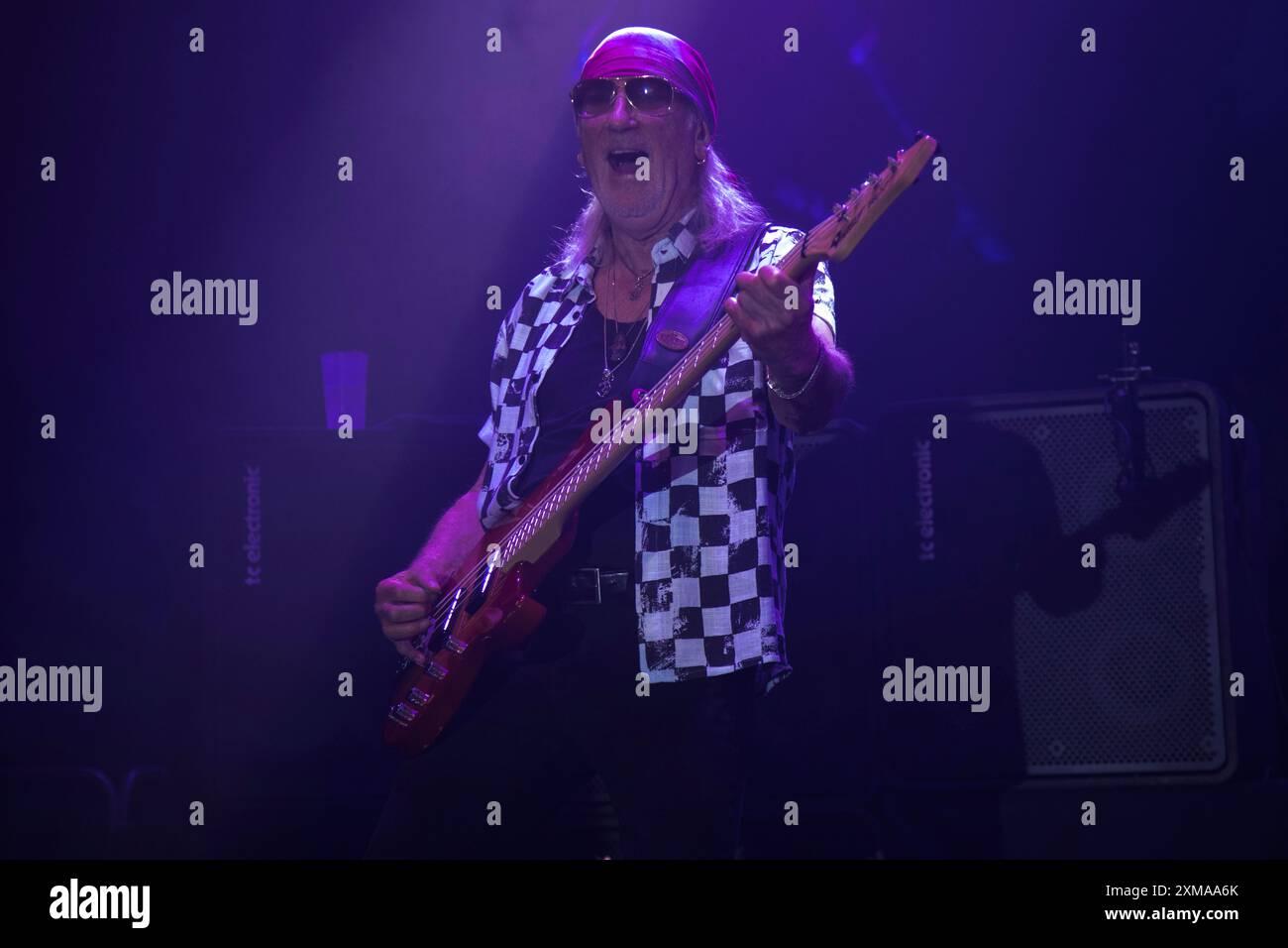 Roger GLOVER on the bass guitar Stock Photo - Alamy