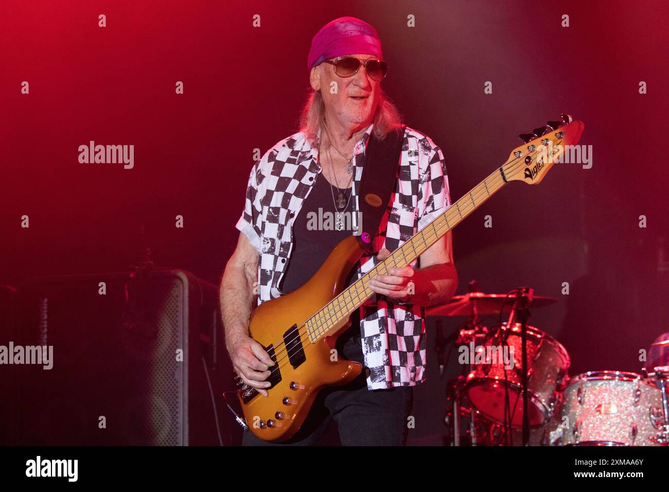 Roger GLOVER on the bass guitar Stock Photo - Alamy