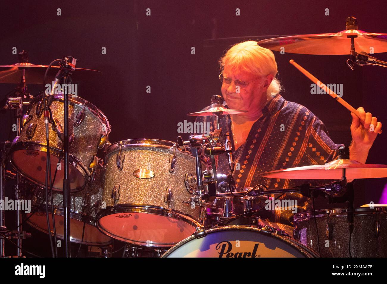 Two deep drums hi-res stock photography and images - Alamy