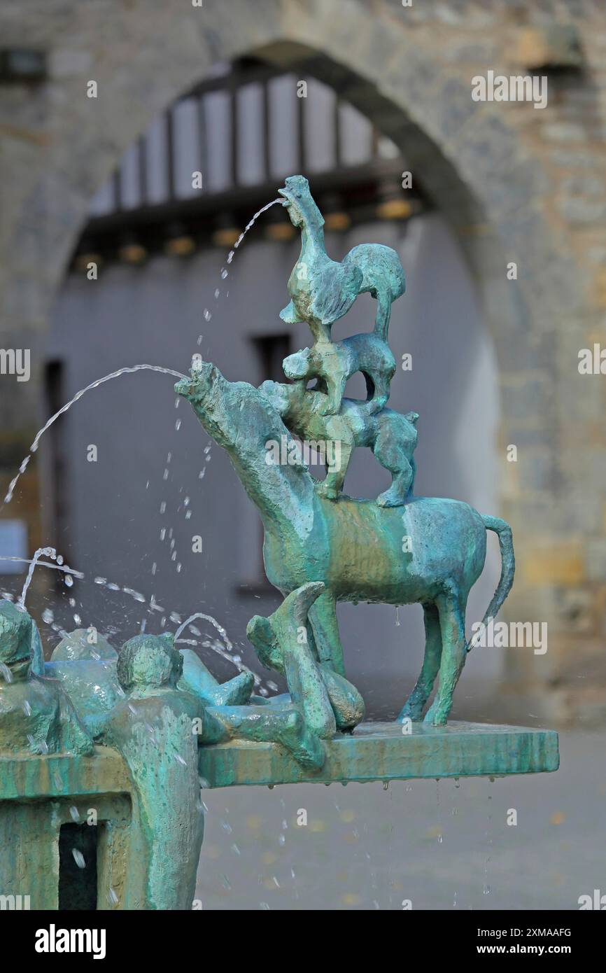 Sculptures at the fountain with Bremen Town Musicians by Karl Lemke ...
