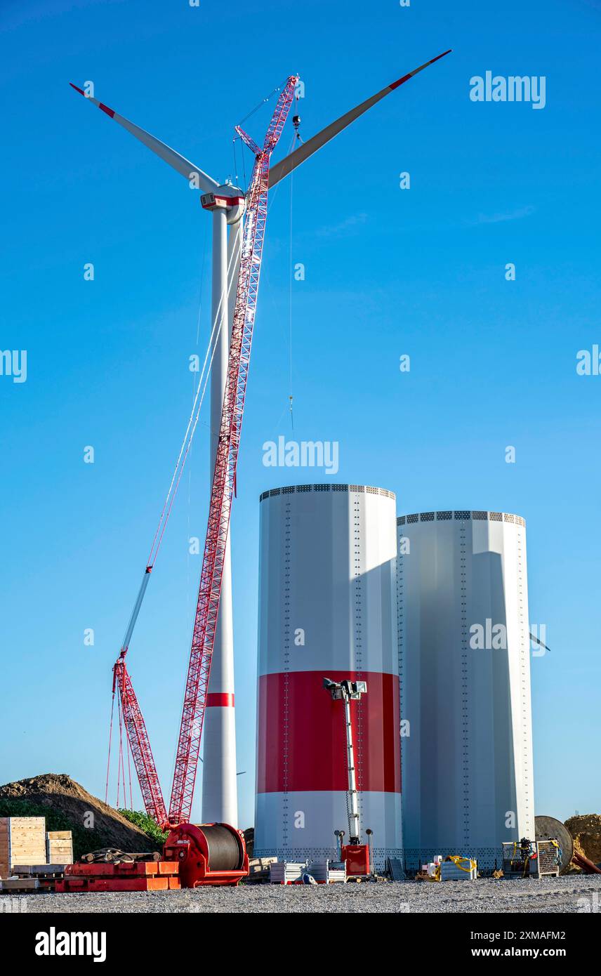 Assembly of a wind turbine, the last rotor blade is being mounted ...
