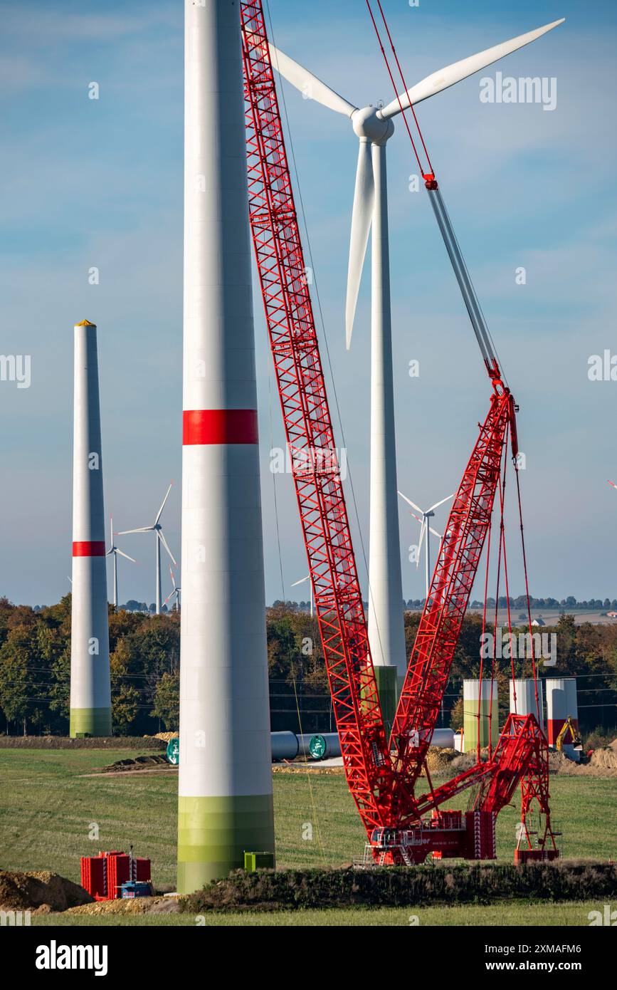 Assembly of a wind turbine, the last rotor blade is being mounted ...