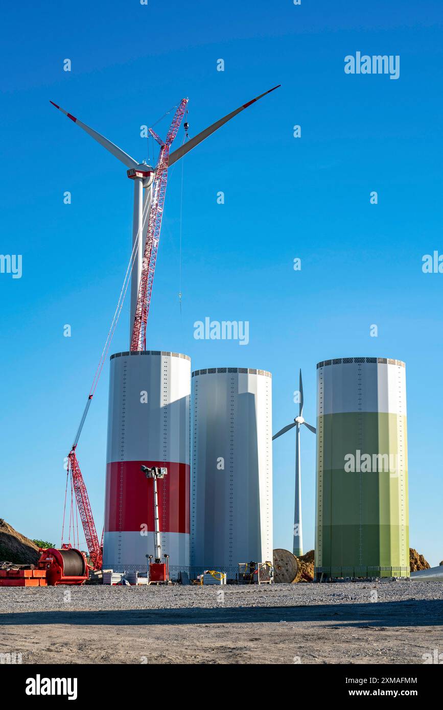 Assembly of a wind turbine, the last rotor blade is being mounted ...
