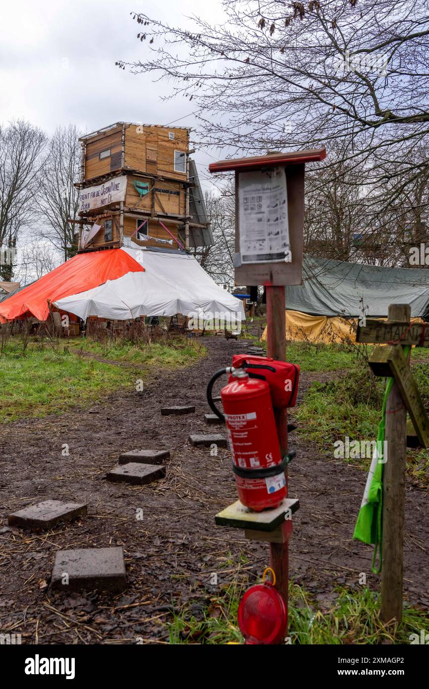 Fire protection in the camp, start of the evacuation of the hamlet of ...