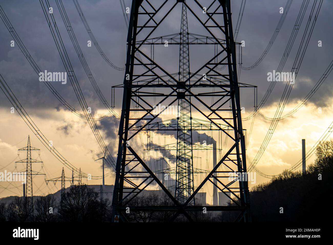 High-voltage power lines, overhead pylons, UNIPER coal-fired power ...