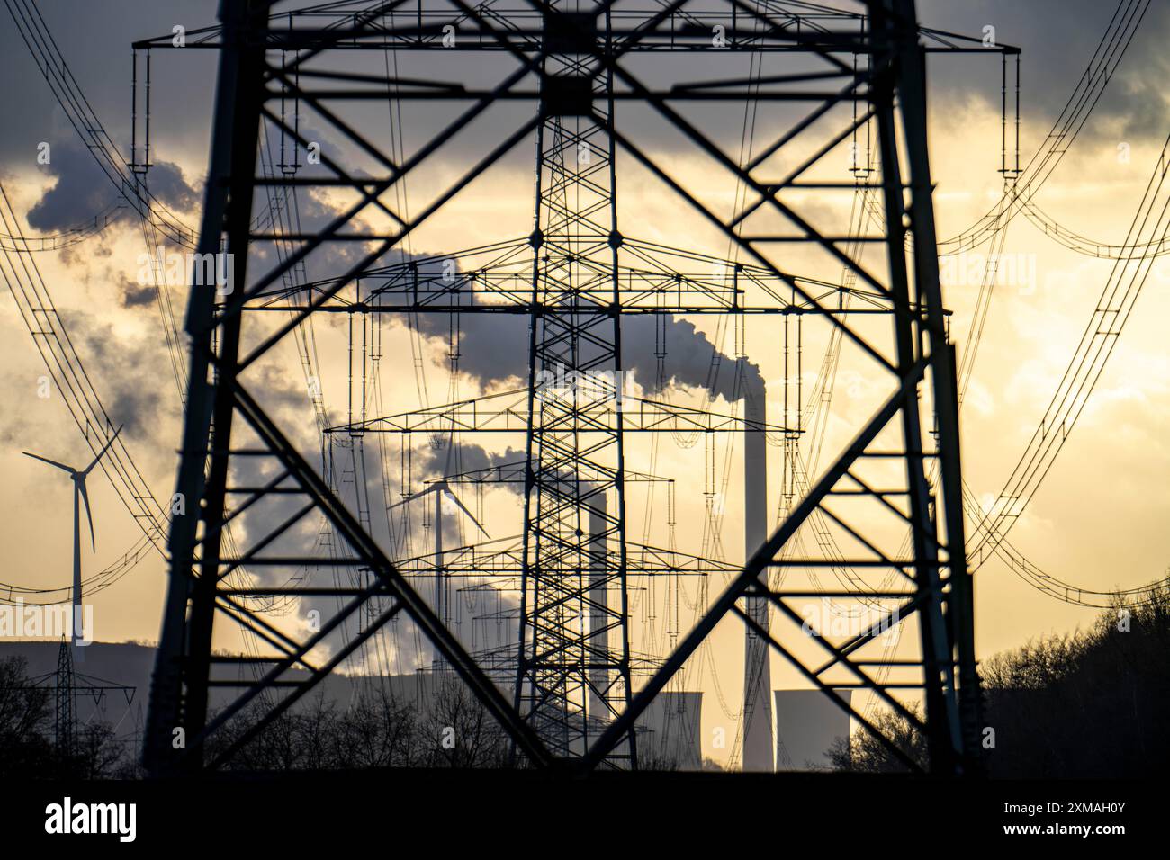High-voltage power lines, overhead pylons, UNIPER coal-fired power ...