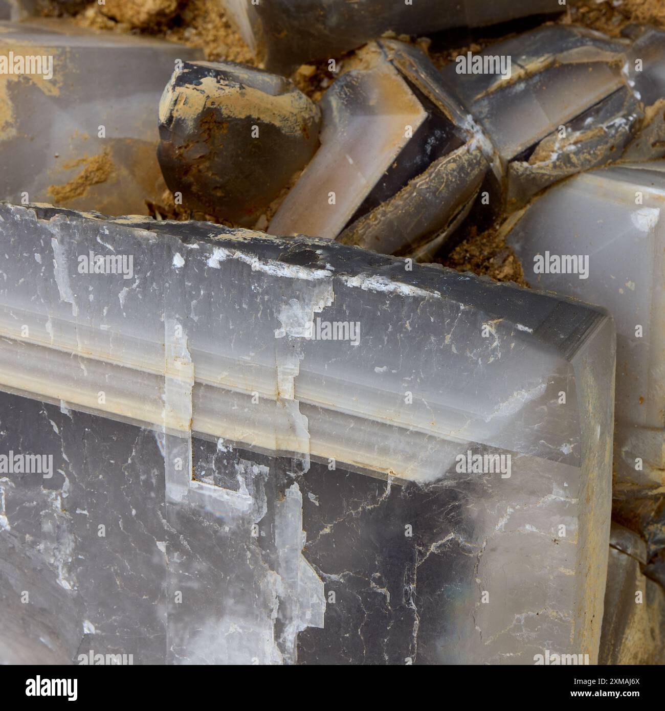 Calcium carbonate crystal formation hi-res stock photography and images ...