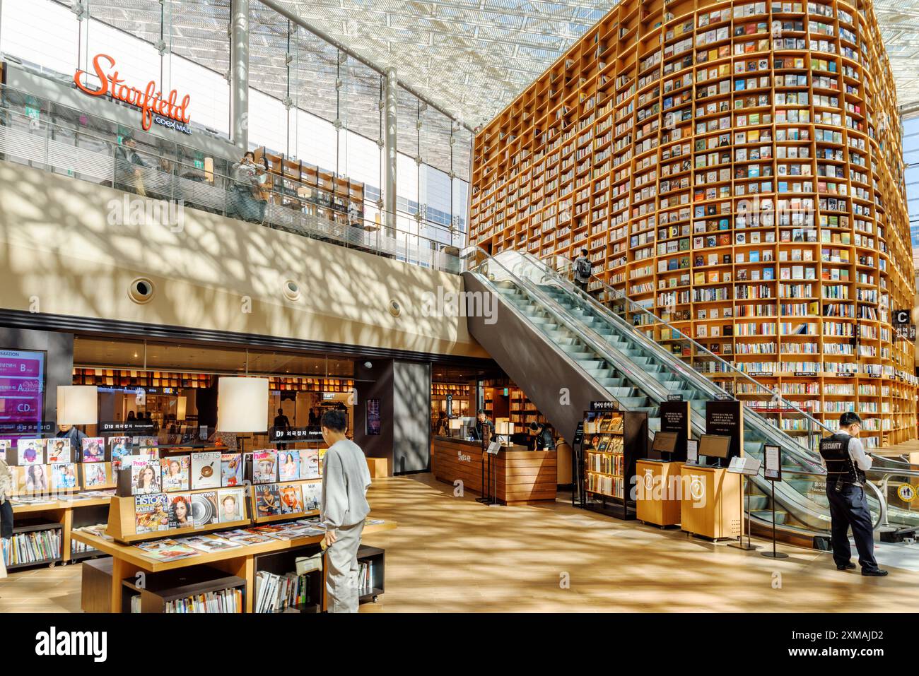 Huge bookshelves and shelves with magazines in Starfield Library Stock ...