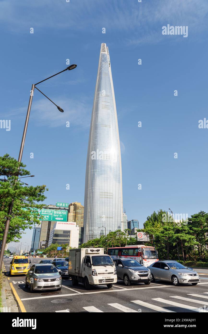 Lotte world tower mall hi-res stock photography and images - Alamy