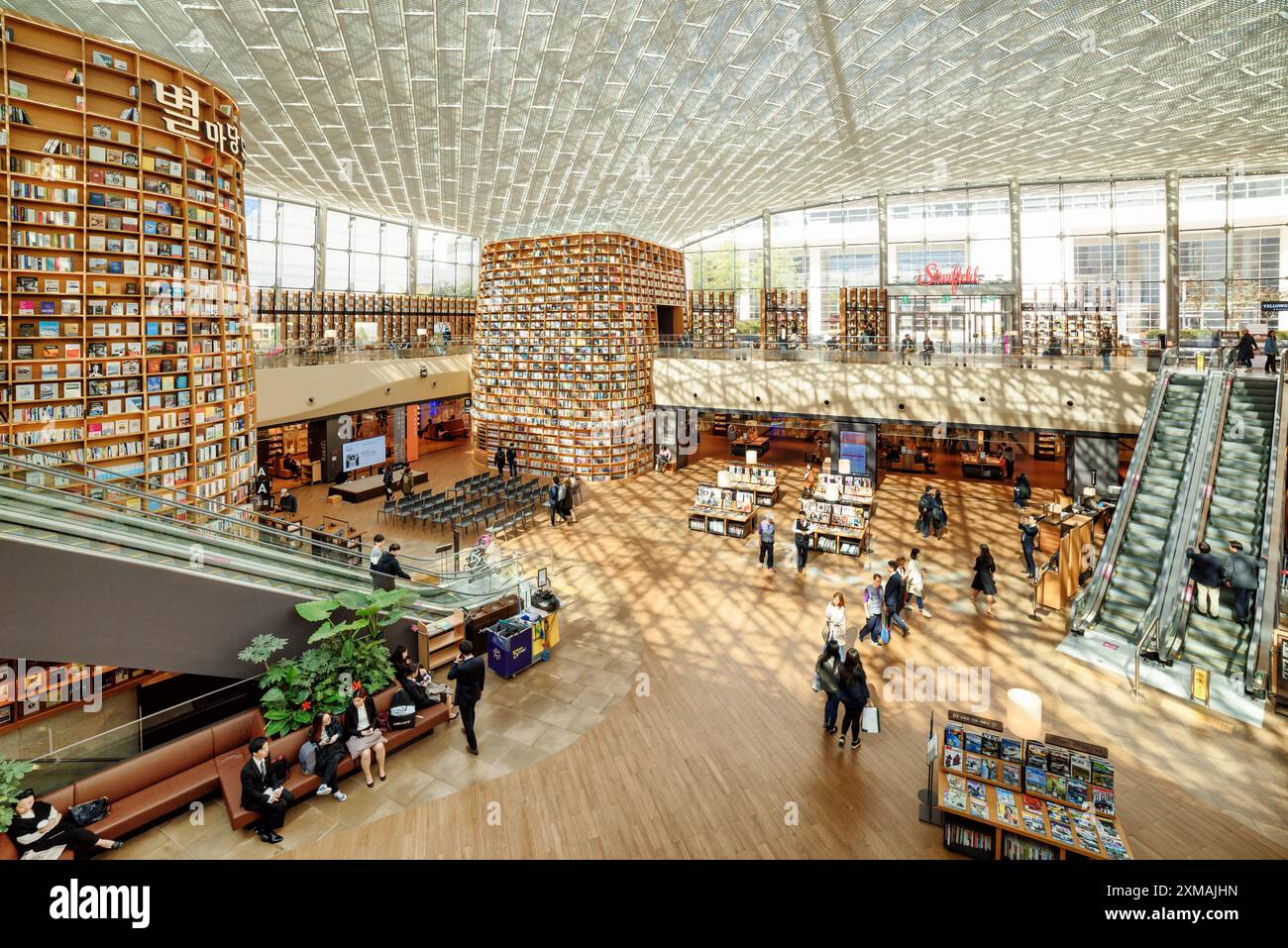 View of the Starfield Library reading area with huge bookshelves Stock ...