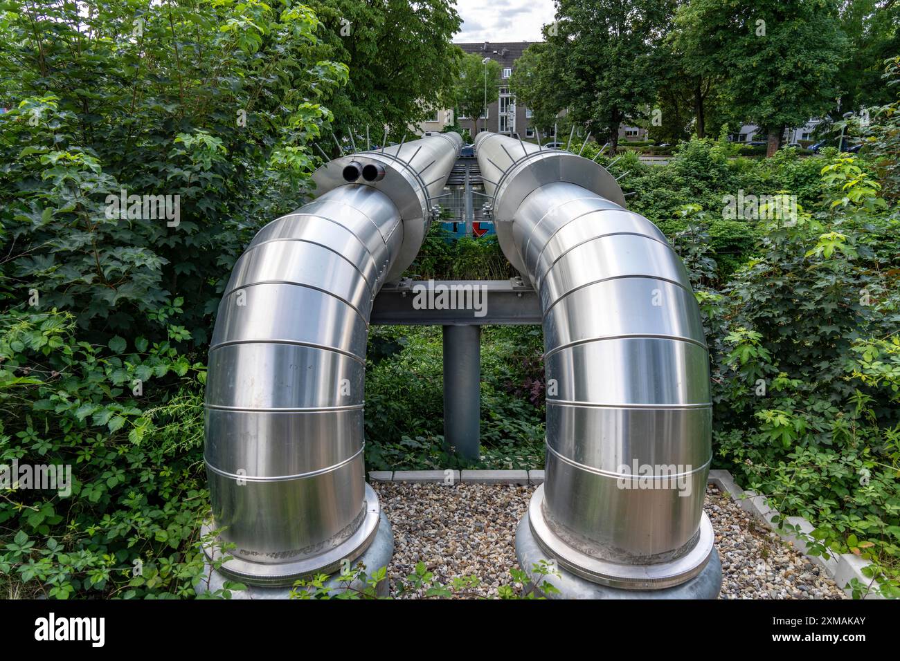 New STEAG district heating pipeline in Essen, over the railway tracks ...
