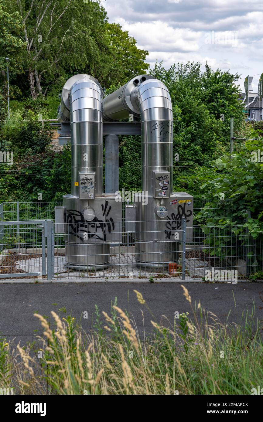 New STEAG district heating pipeline in Essen, over the railway tracks ...