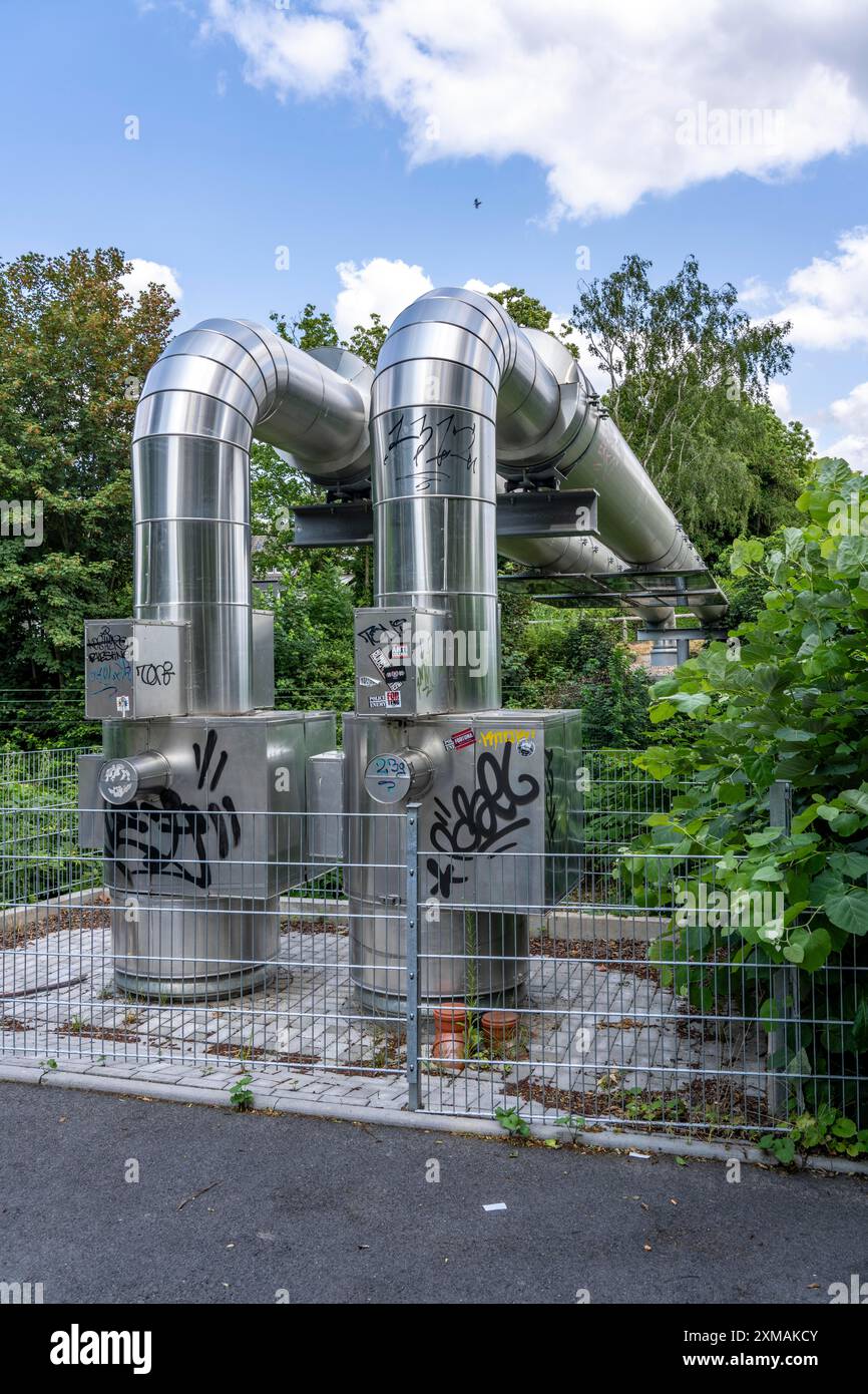 New STEAG district heating pipeline in Essen, over the railway tracks ...