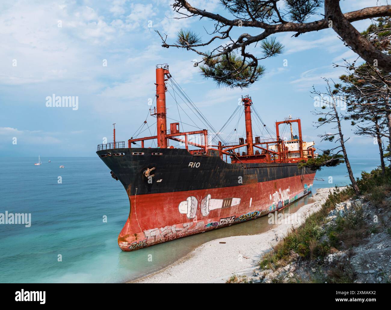 Rusty dry cargo vessel stands hi-res stock photography and images - Alamy