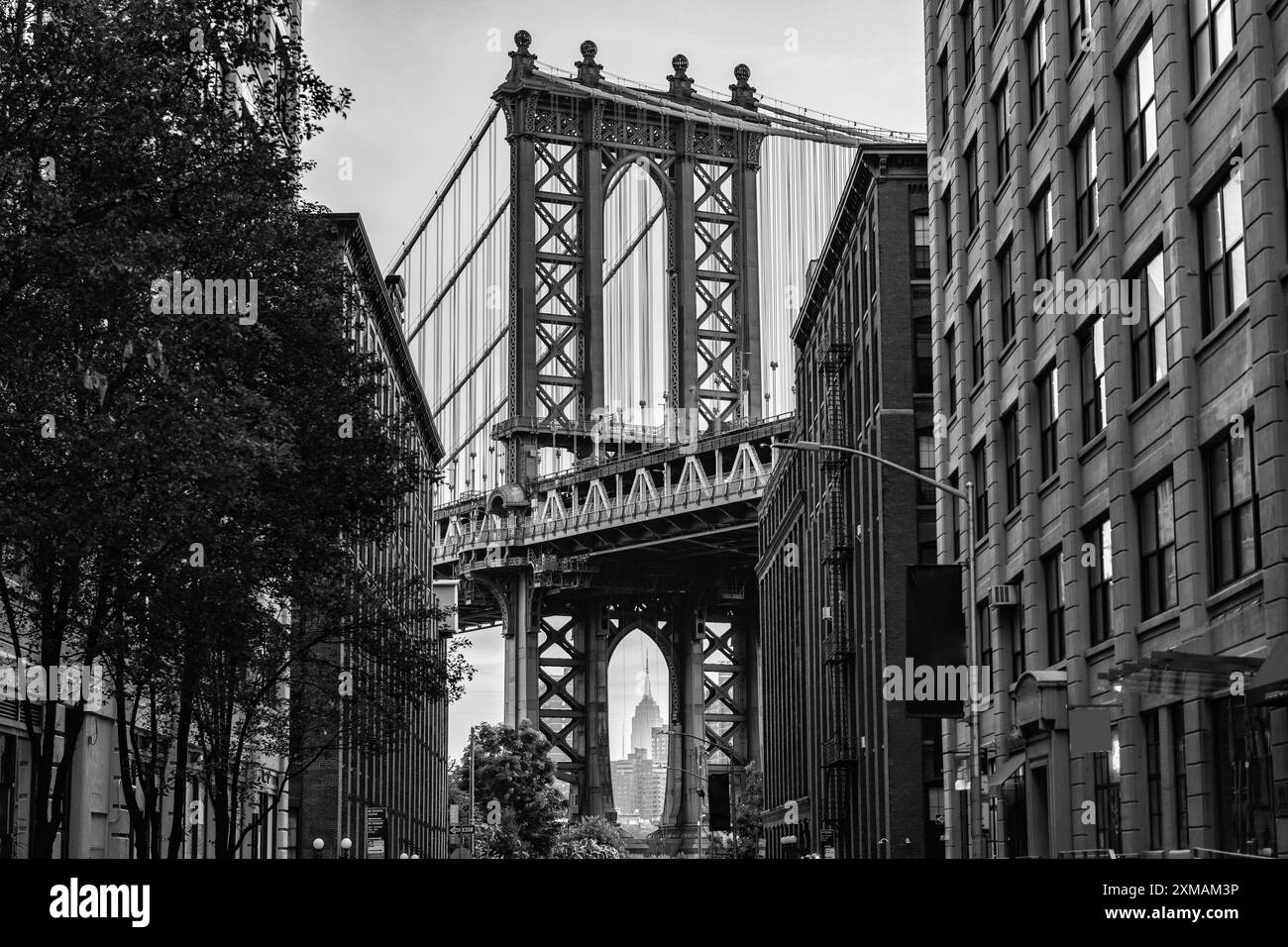 manhattan bridge in new york. architecture of historic bridge in ...